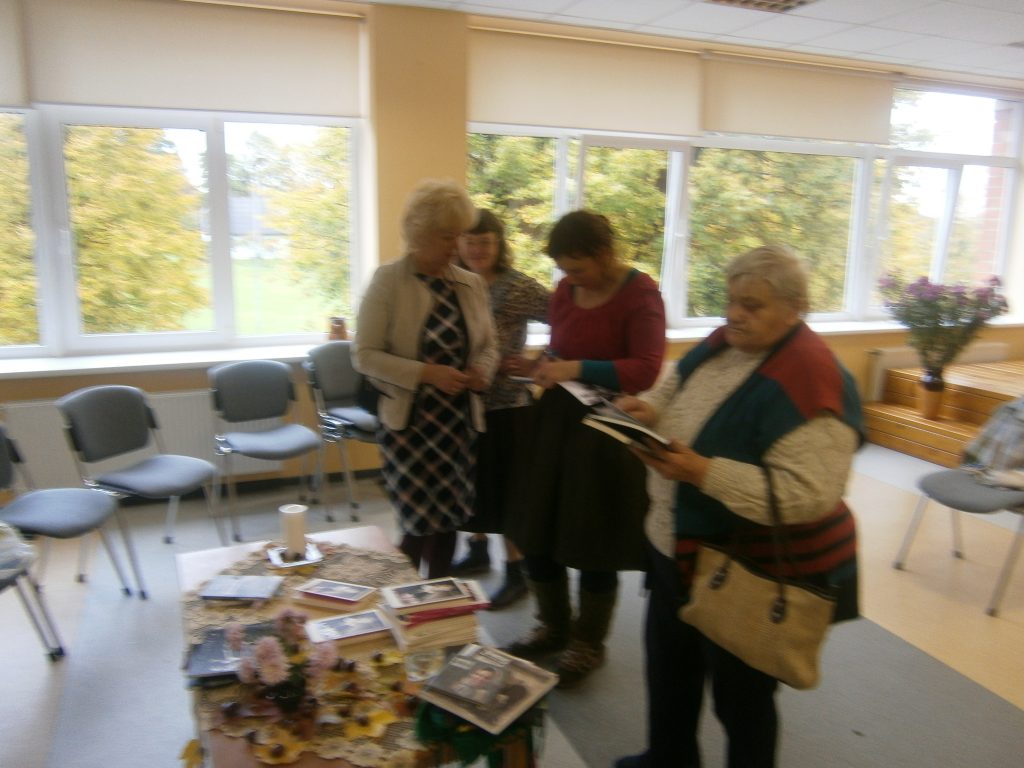 Valdemārpils bibliotēkā viesojas rakstniece Andra Manfelde. – Talsu ...